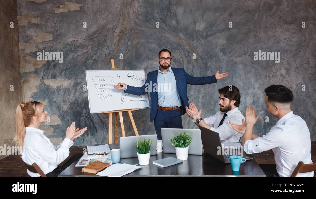 Team cheering work hi-res stock photography and images - Alamy