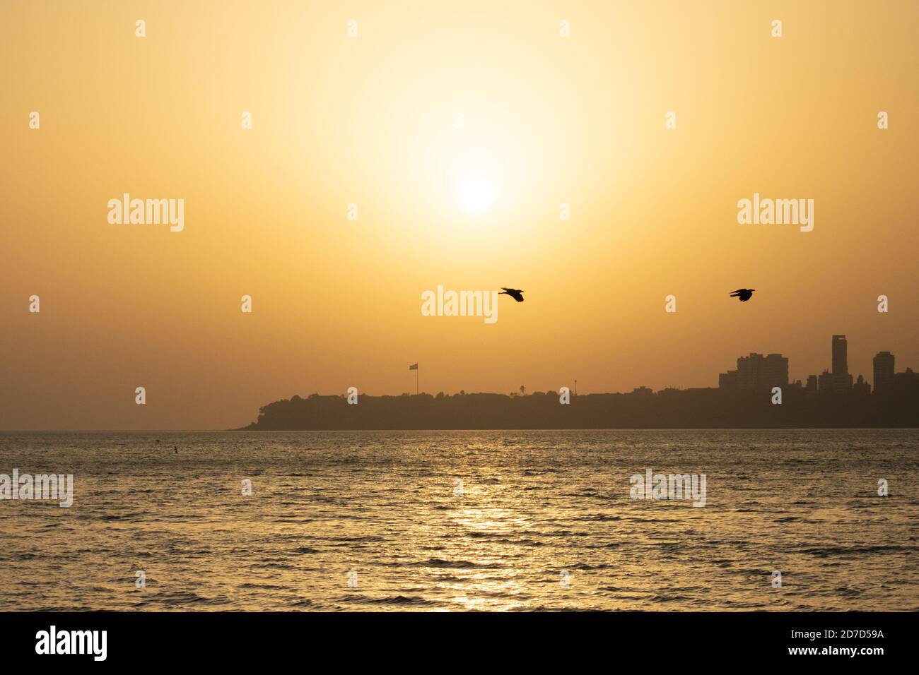 Scenic sunset view of Marine Drive in Mumbai, India Stock Photo - Alamy