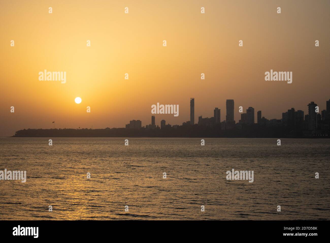 Scenic sunset view of Marine Drive in Mumbai, India Stock Photo - Alamy