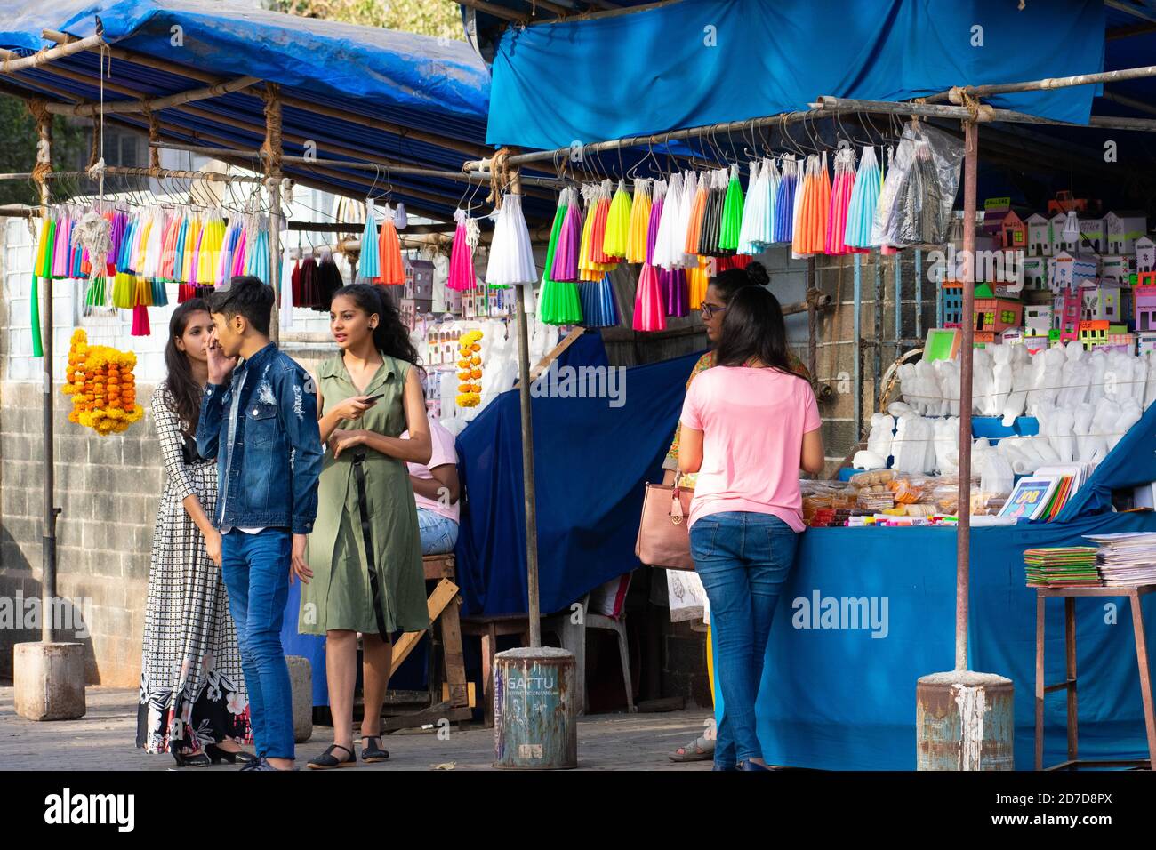 Streetside life hi-res stock photography and images - Alamy