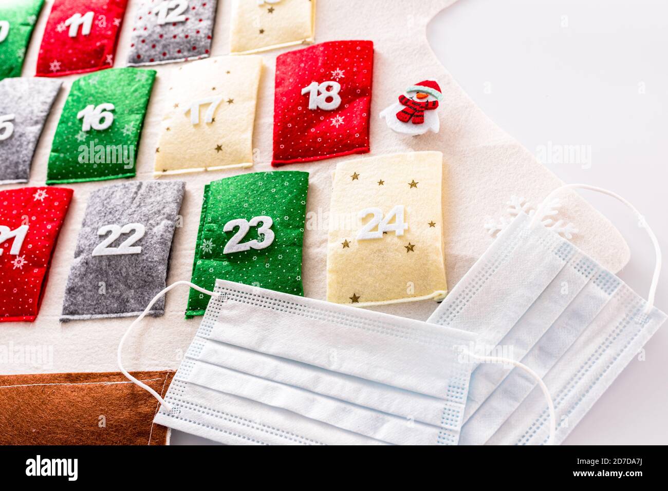 December 24, 2020 is celebrated with face masks to avoid contagion ...