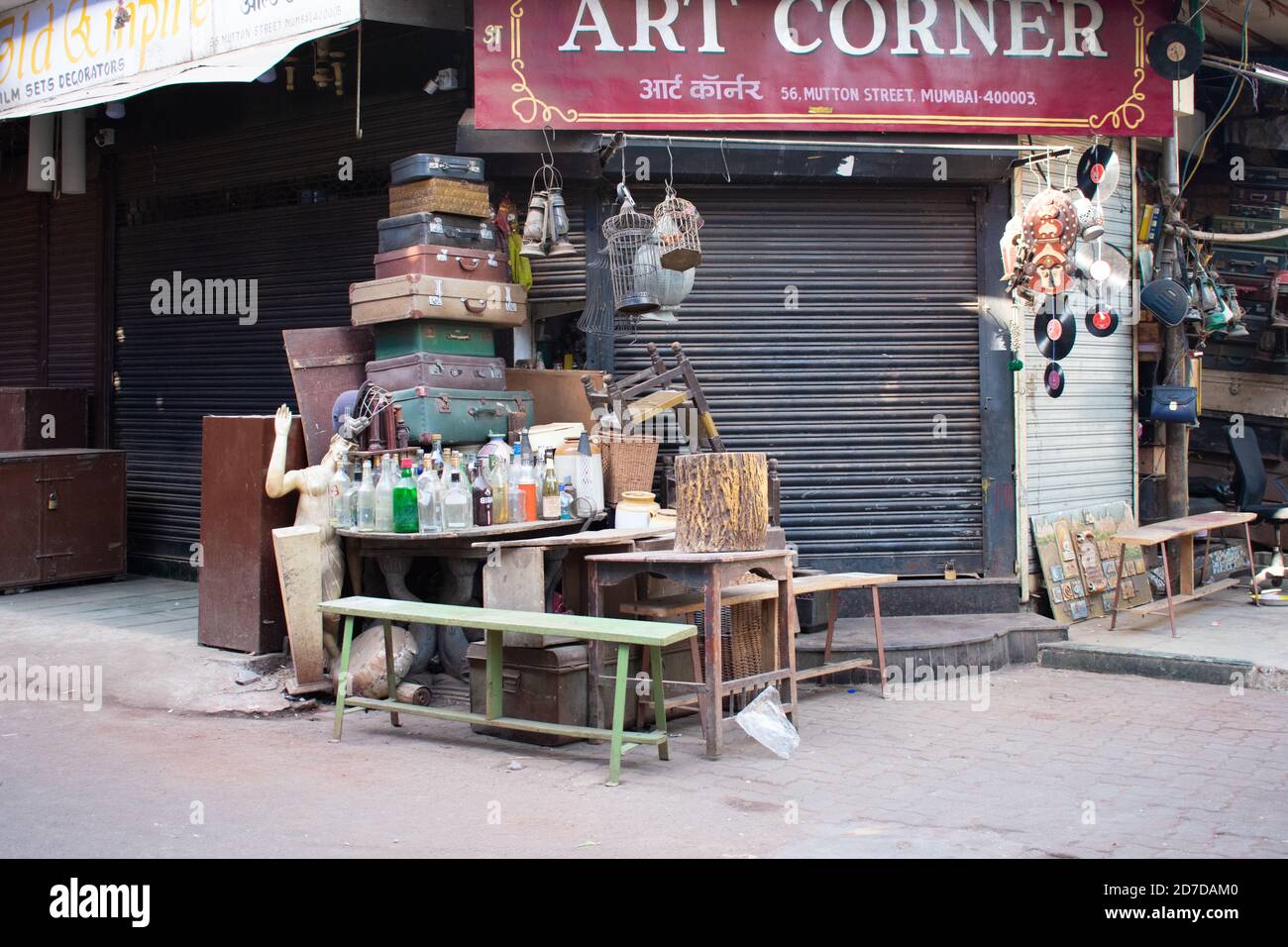 Streetside tables hi-res stock photography and images - Alamy