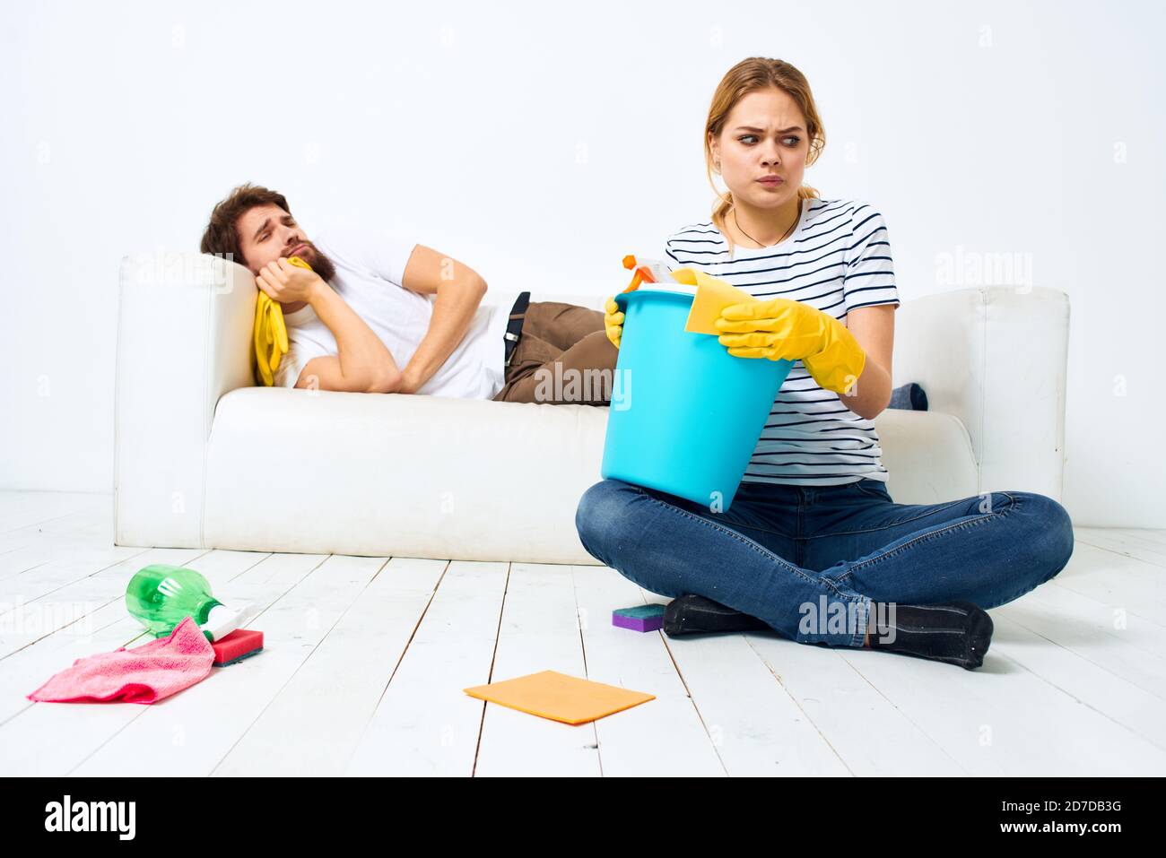 Married couple joint cleaning house cleaning supplies lifestyle Stock ...