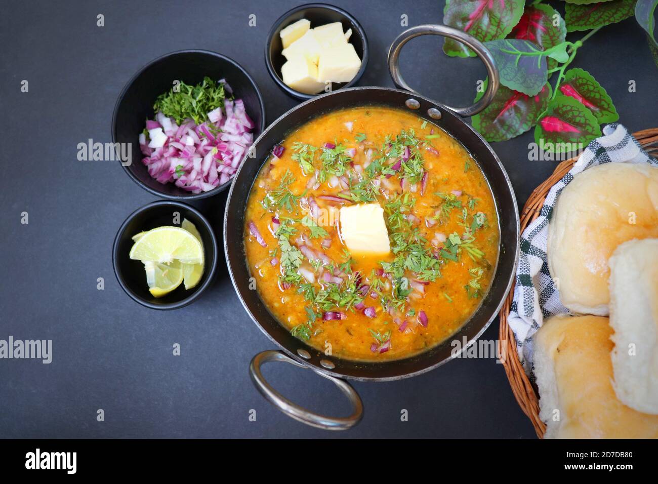 Butter pav bhaji hi-res stock photography and images - Alamy