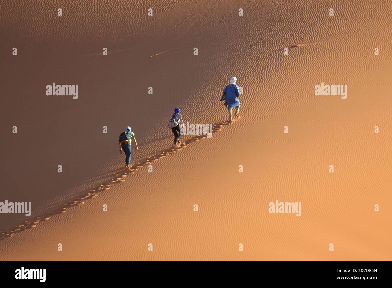 Beautiful sunset in the sahara desert hi-res stock photography and ...