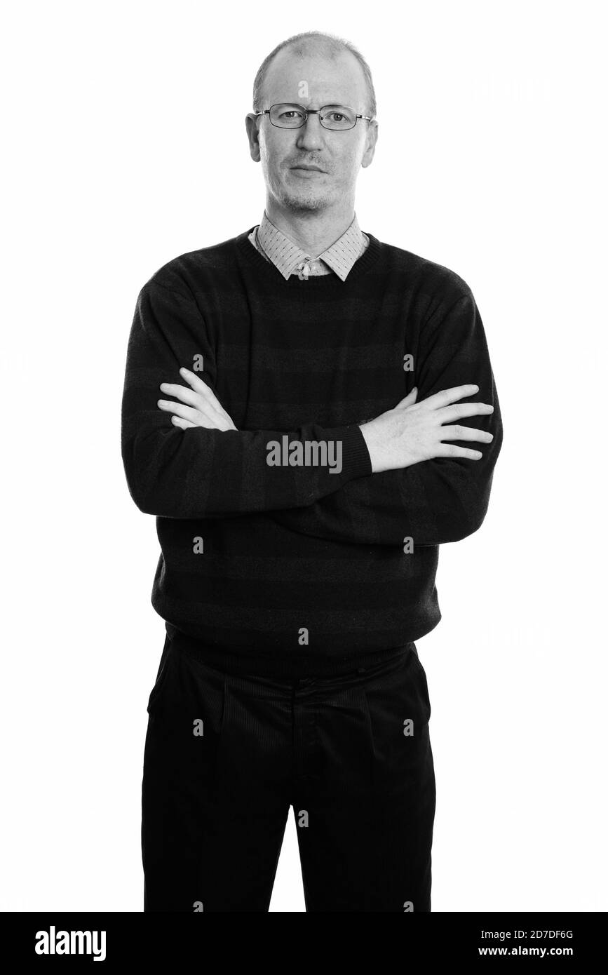 Studio shot of man standing with arms crossed Stock Photo - Alamy