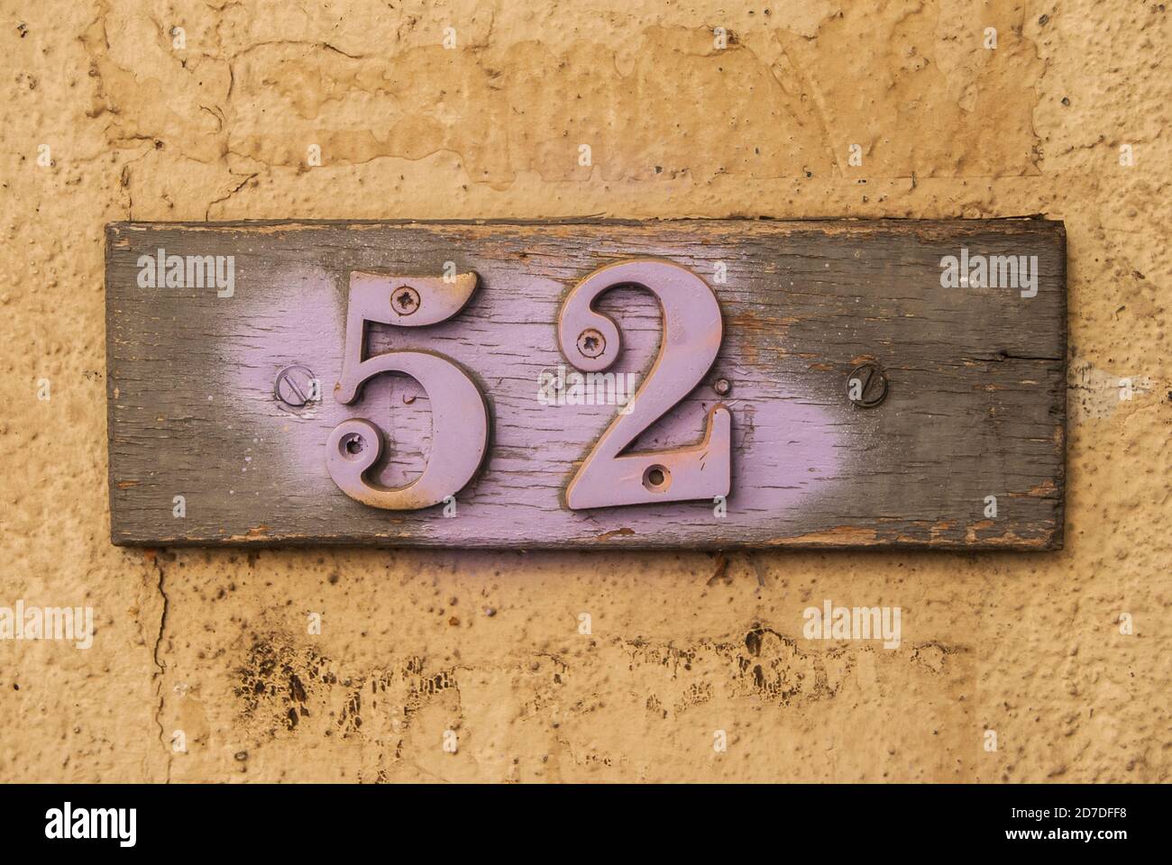 House number 52 sign hi-res stock photography and images - Alamy