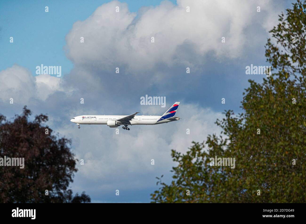 LATAM Brazilian Boeing 777 Airplane PT-MUD Stock Photo - Alamy