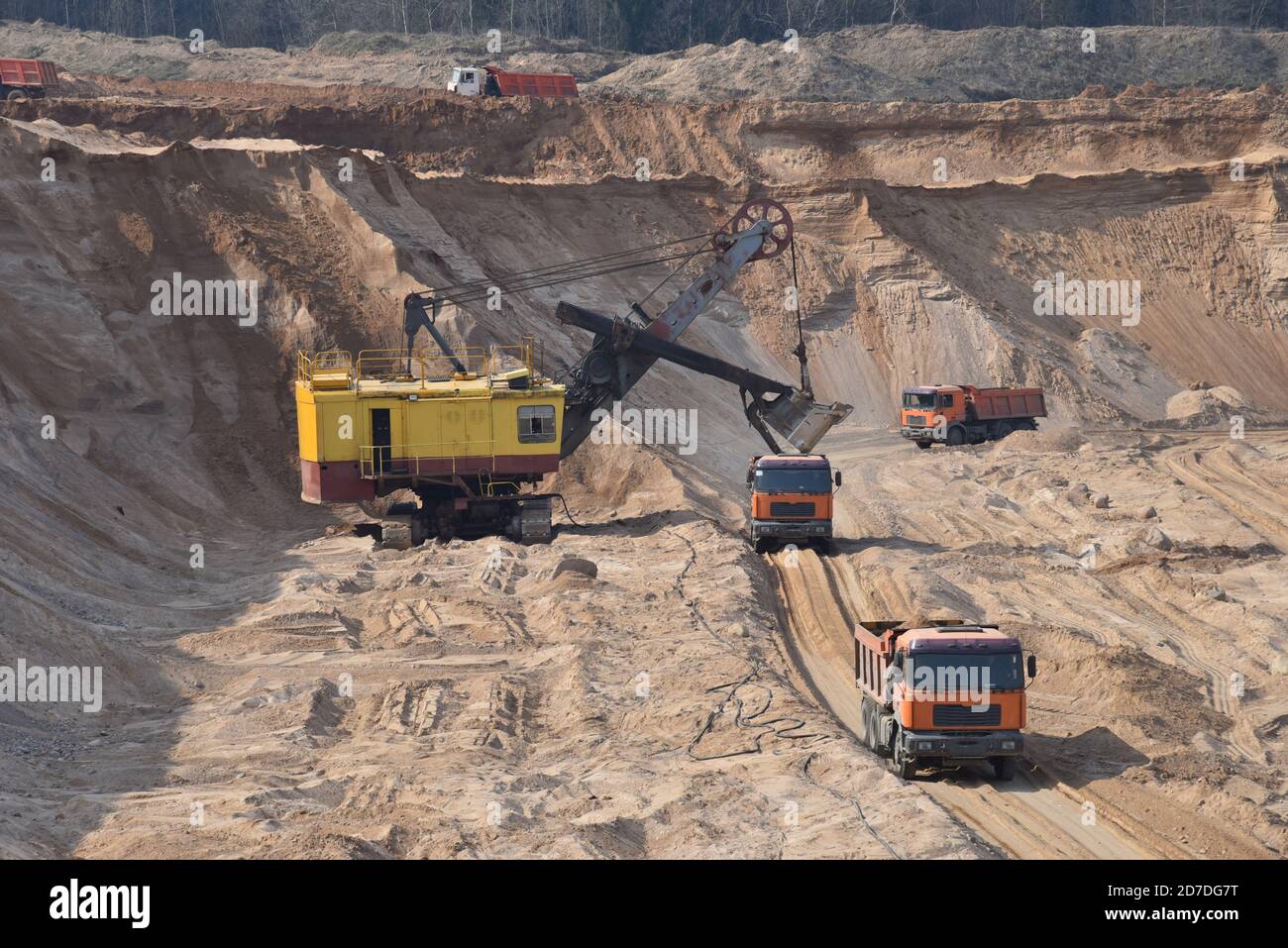 Electric shovel mining shovel loading hi-res stock photography and ...