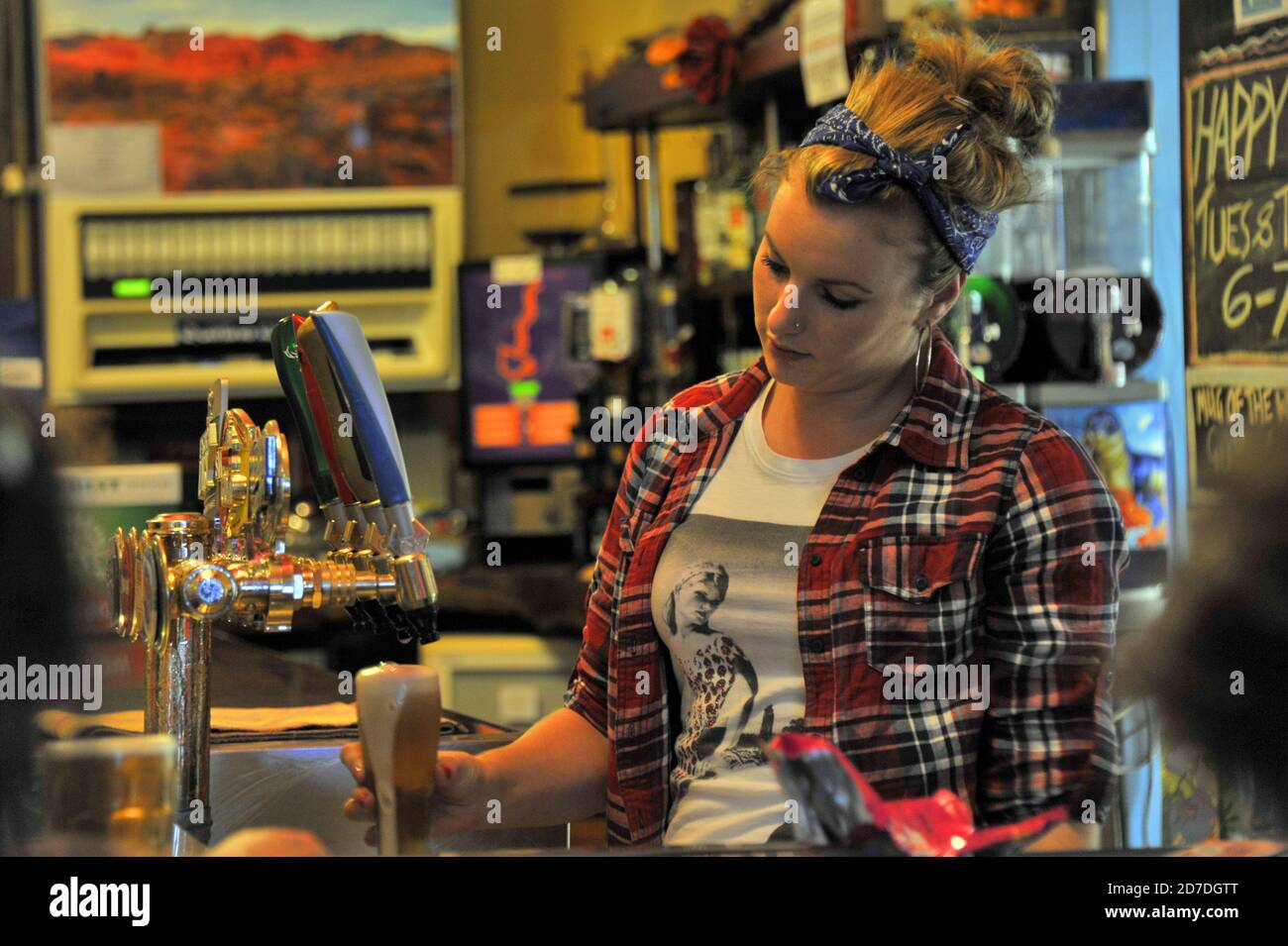 Cuballing pub is a typical early 1900's Western Australian wheatbelt ...
