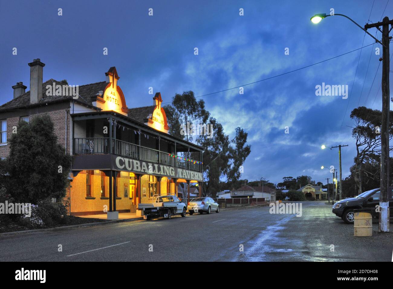 Cuballing pub is a typical early 1900's Western Australian wheatbelt ...