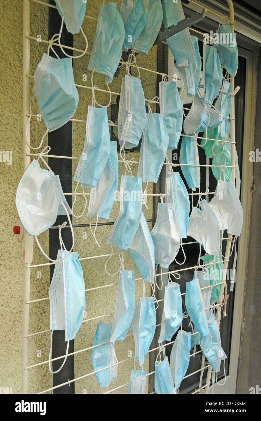 Switzerland: Face masks are mandatory now on public transport in ...
