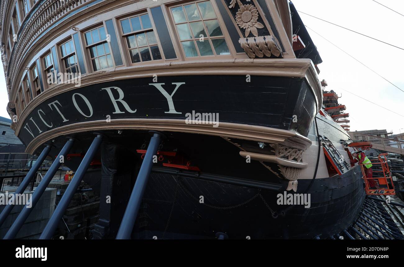 HMS Victory undergoes her biennial painting at the National Museum of ...