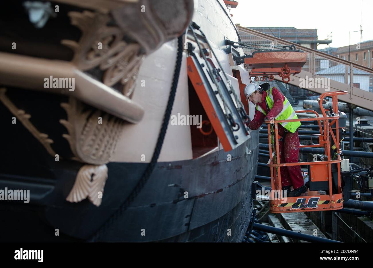 HMS Victory undergoes her biennial painting at the National Museum of ...