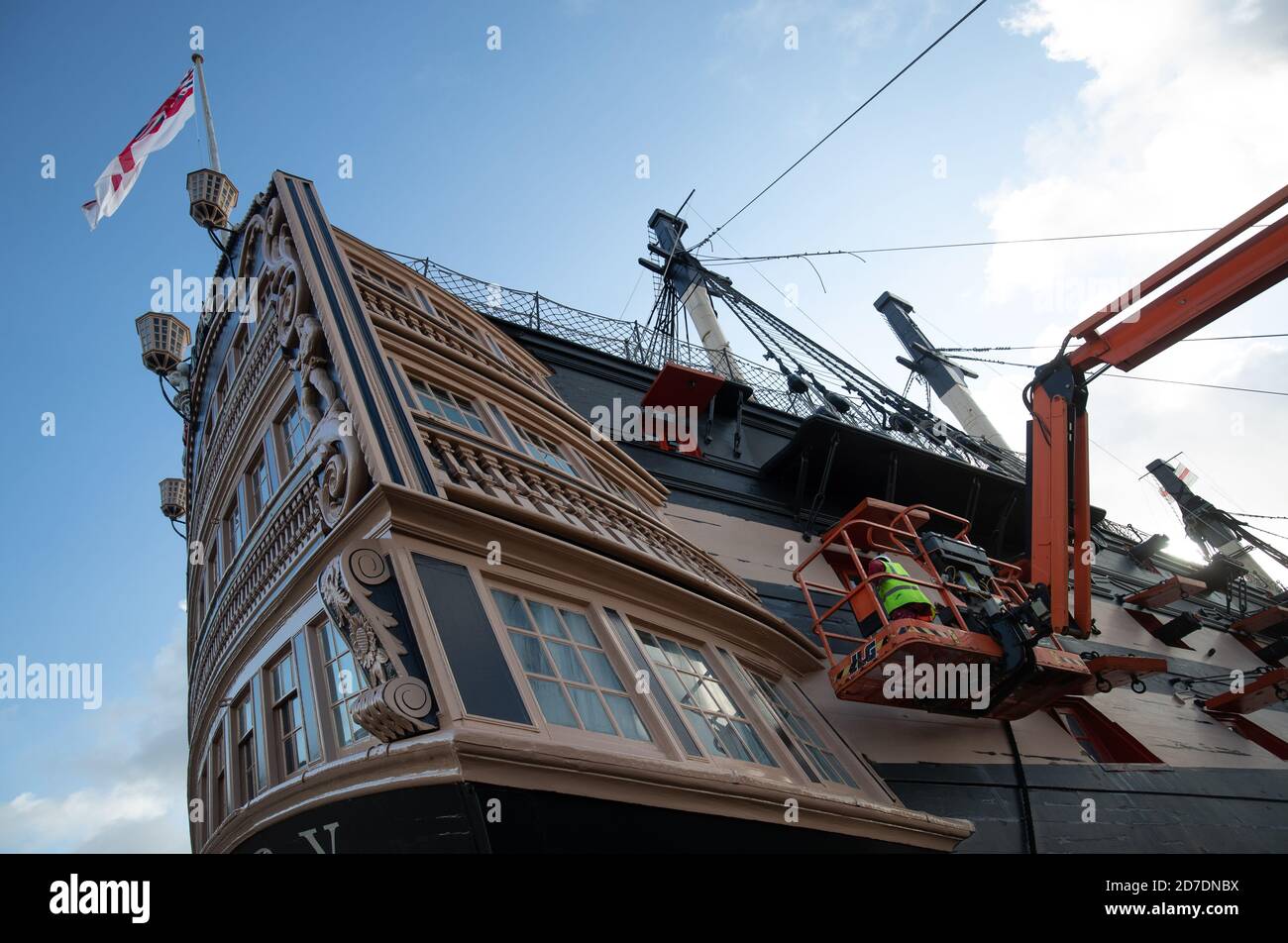 HMS Victory undergoes her biennial painting at the National Museum of ...