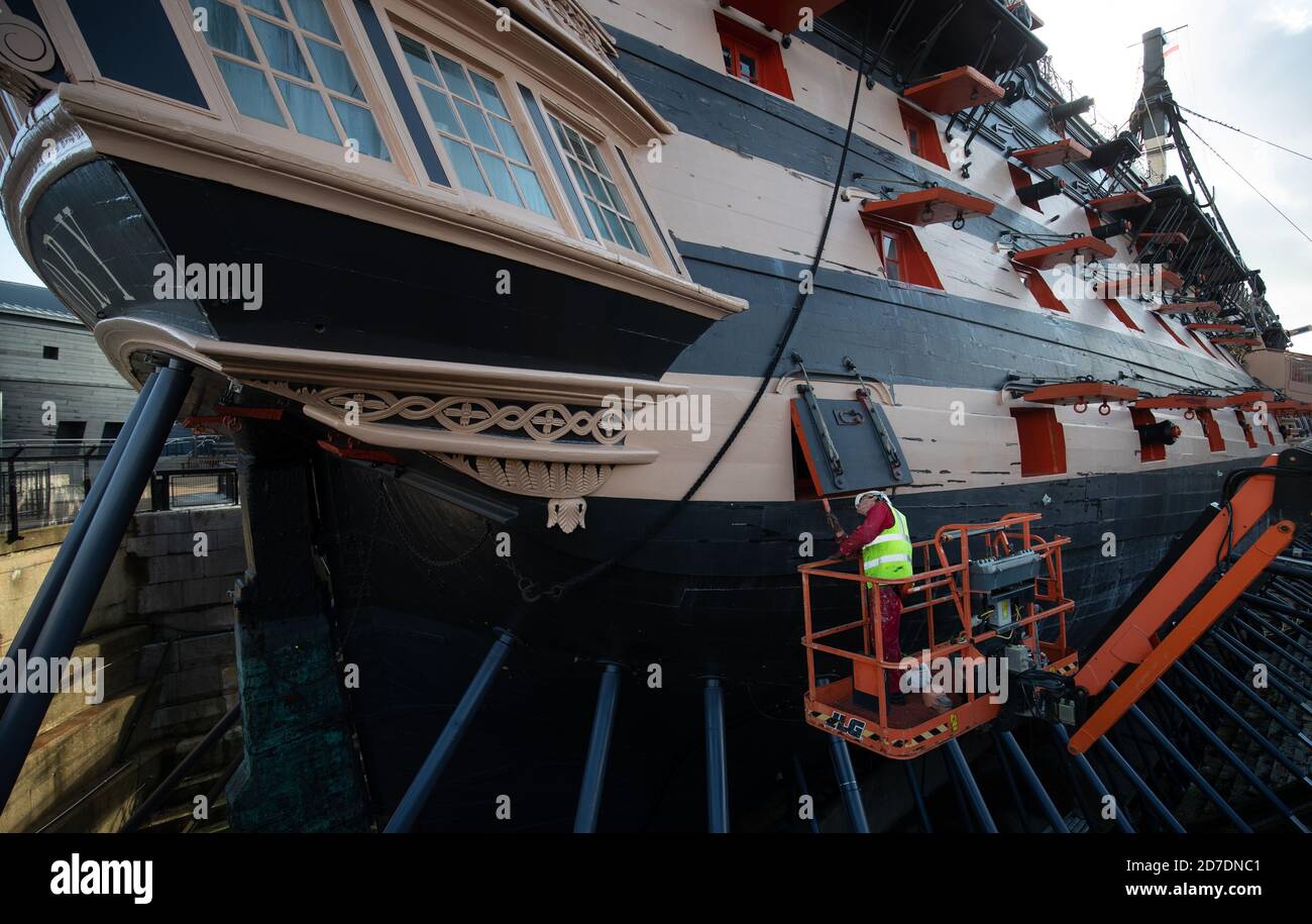 HMS Victory undergoes her biennial painting at the National Museum of ...