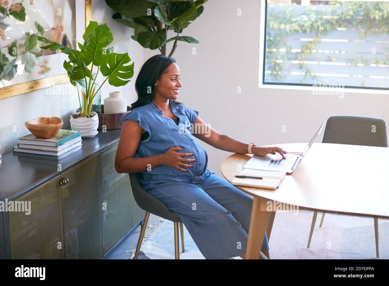 Pregnant African American Woman Using Laptop At Table Working From Home Stock Photo - Alamy