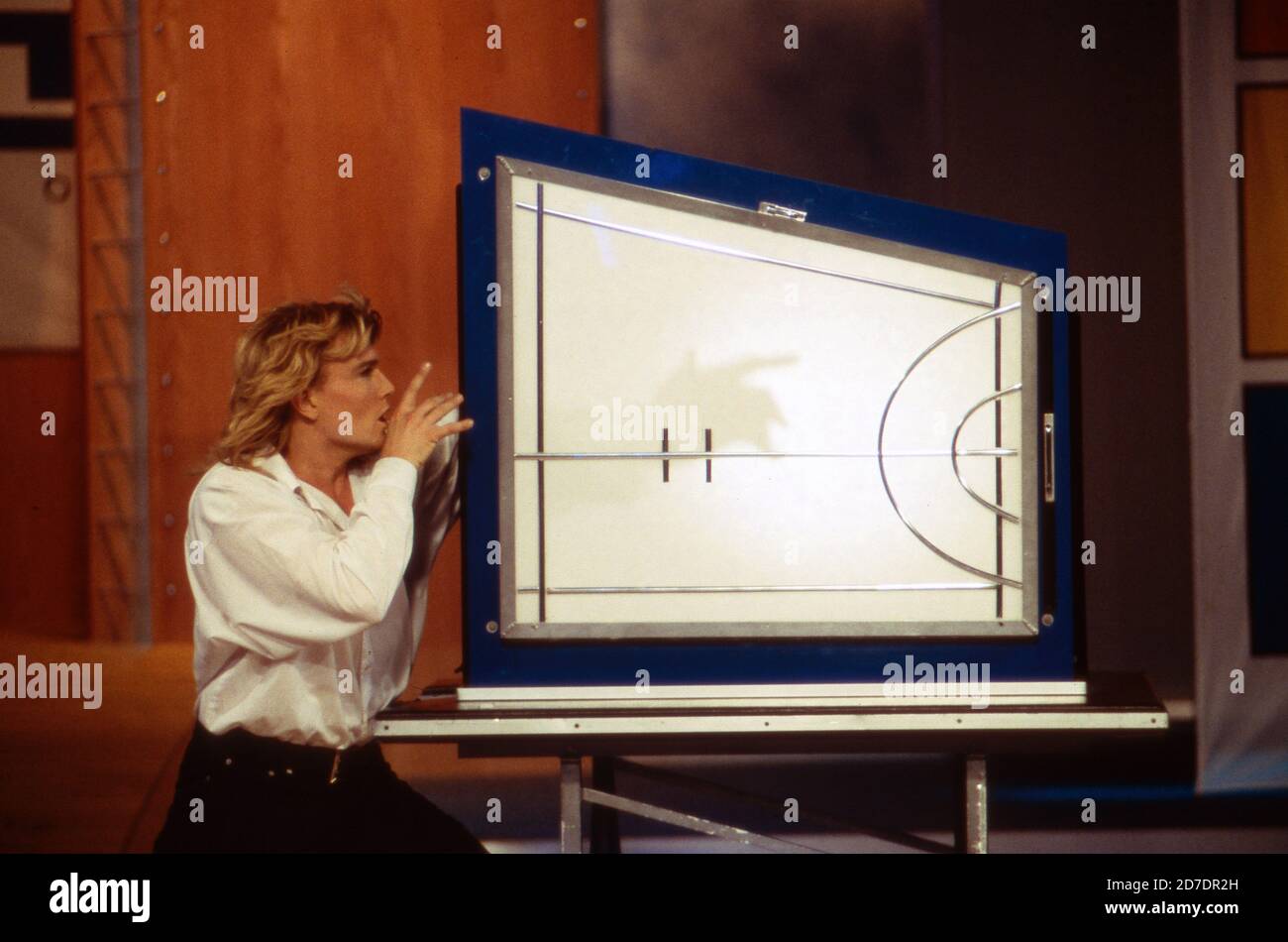 Birgit Schrowange präsentiert Magier Hans Klok, Show, Deutschland 1998 ...