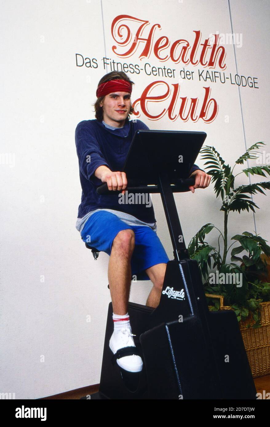 Wanja Mues, deutscher Schauspieler, beim Training im Health Club in ...
