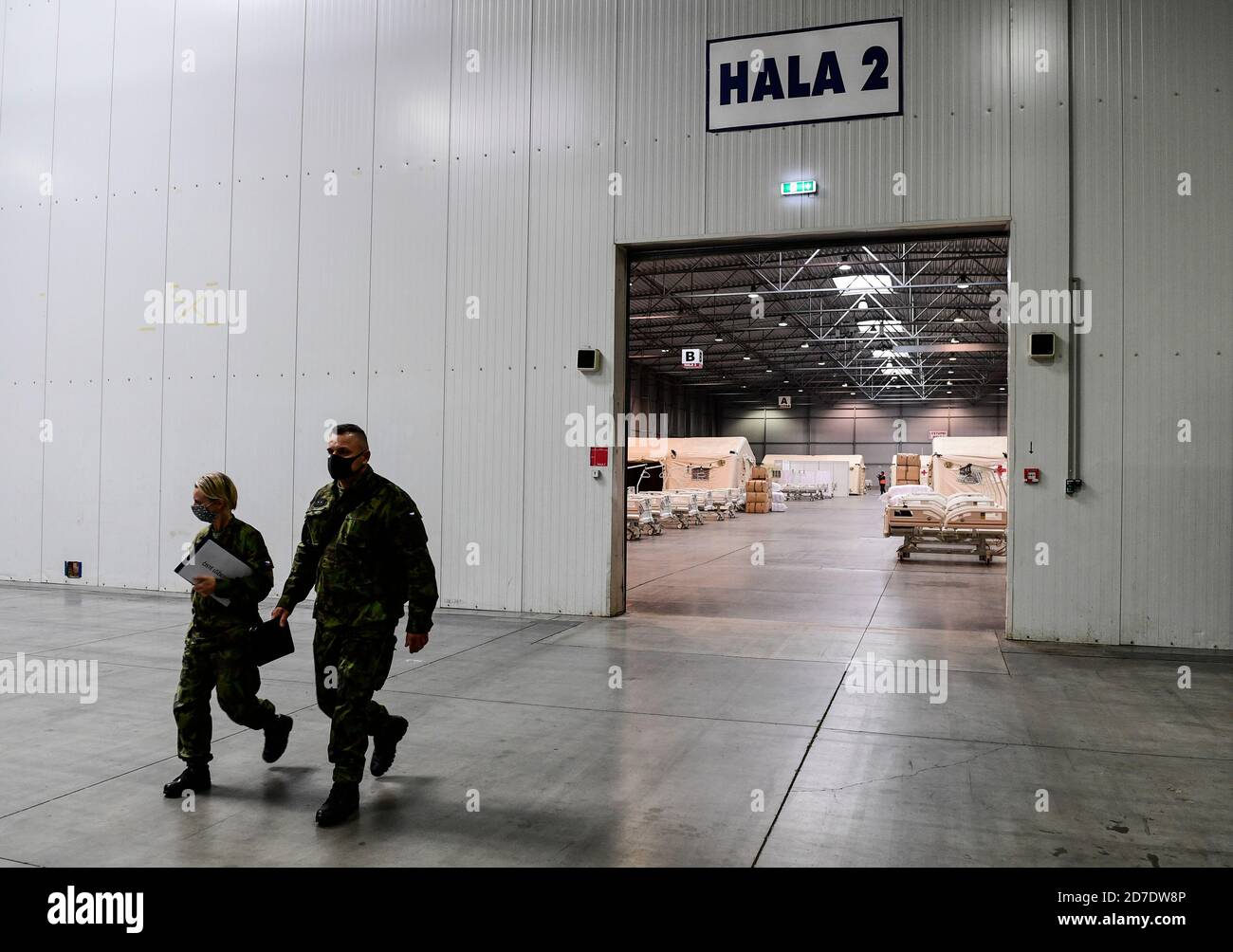 Prague, Czech Republic. 22nd Oct, 2020. The military present a field ...