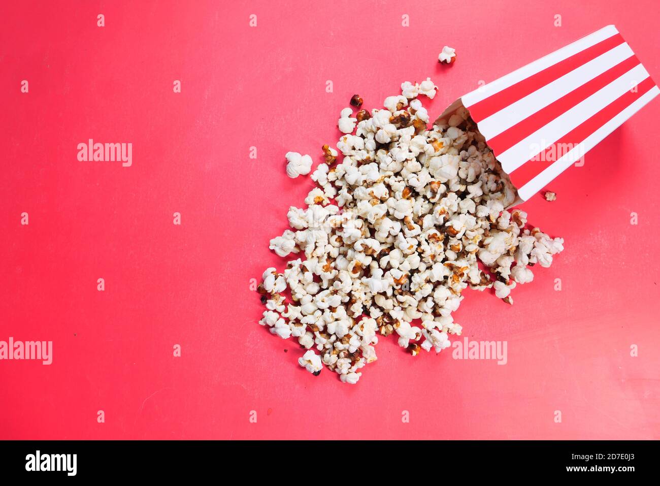 Spilling popcorn hi-res stock photography and images - Alamy