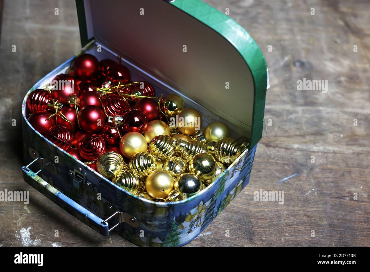 red ball in a box Stock Photo - Alamy