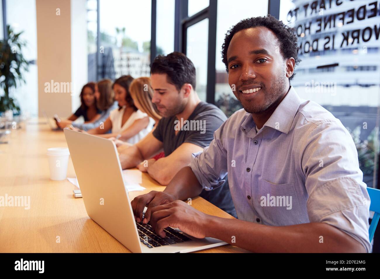 Modern open plan shared space work hi-res stock photography and images ...