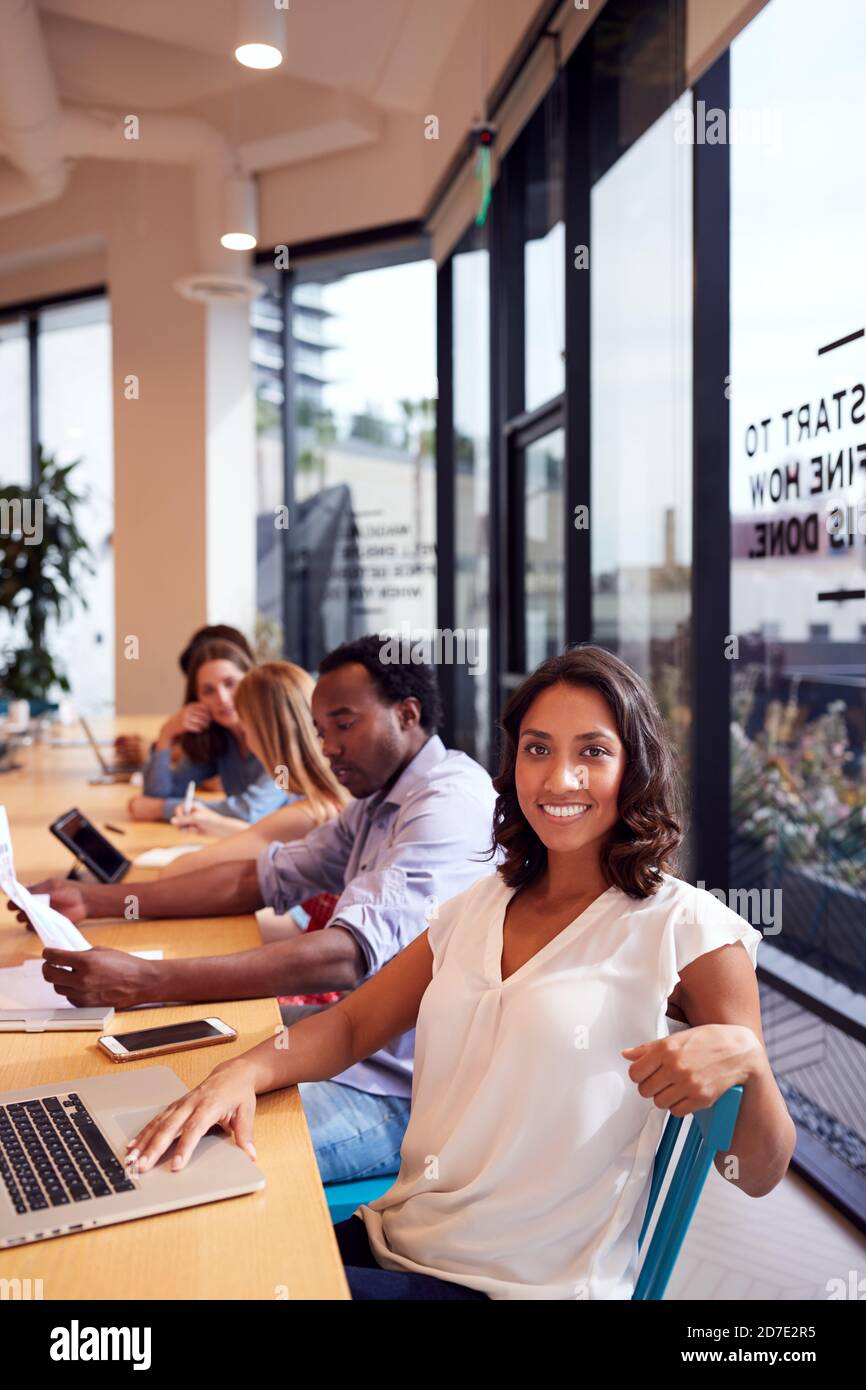 Modern open plan shared space work hi-res stock photography and images ...