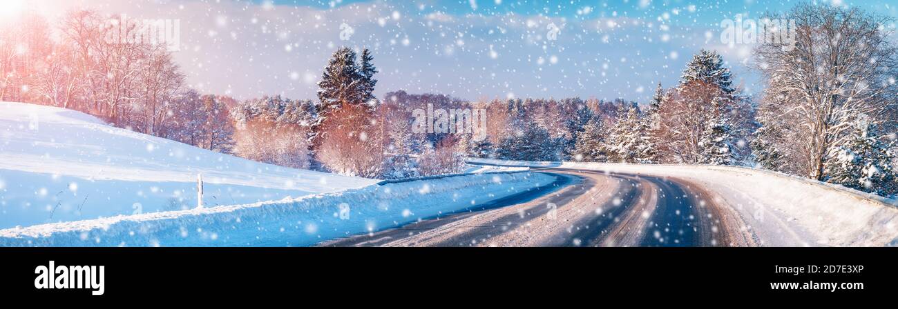 Beautiful snowy road hi-res stock photography and images - Alamy