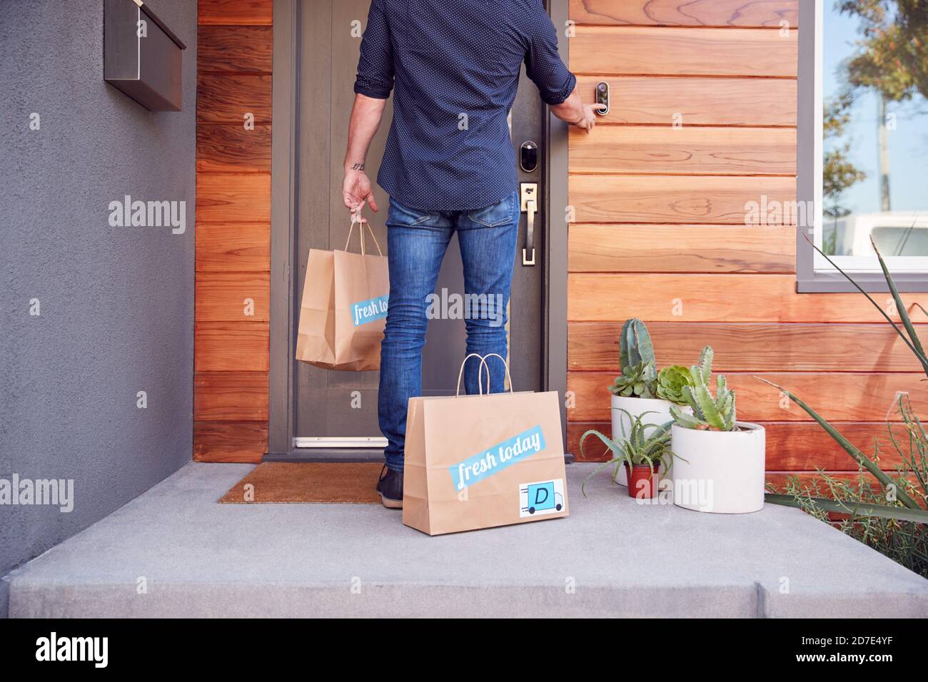 Takeaway bags hi-res stock photography and images - Alamy