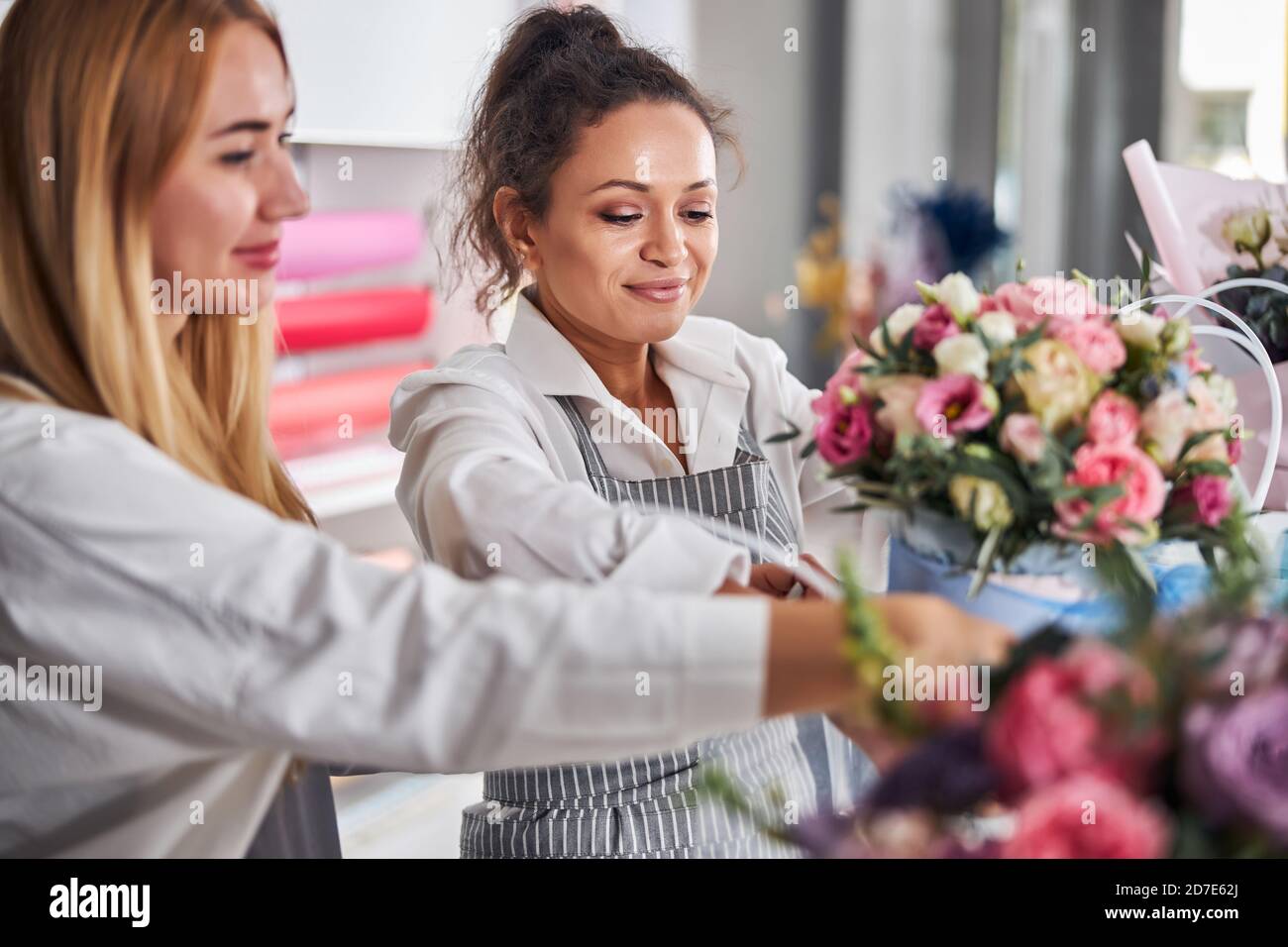 Female flower shop workers arranging gorgeous bouquets Stock Photo - Alamy
