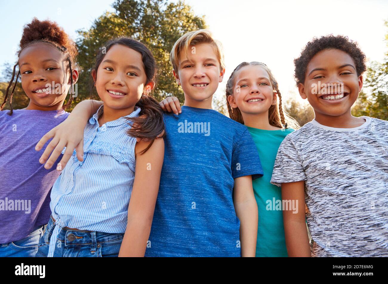 Multi cultural children playing hi-res stock photography and images - Alamy
