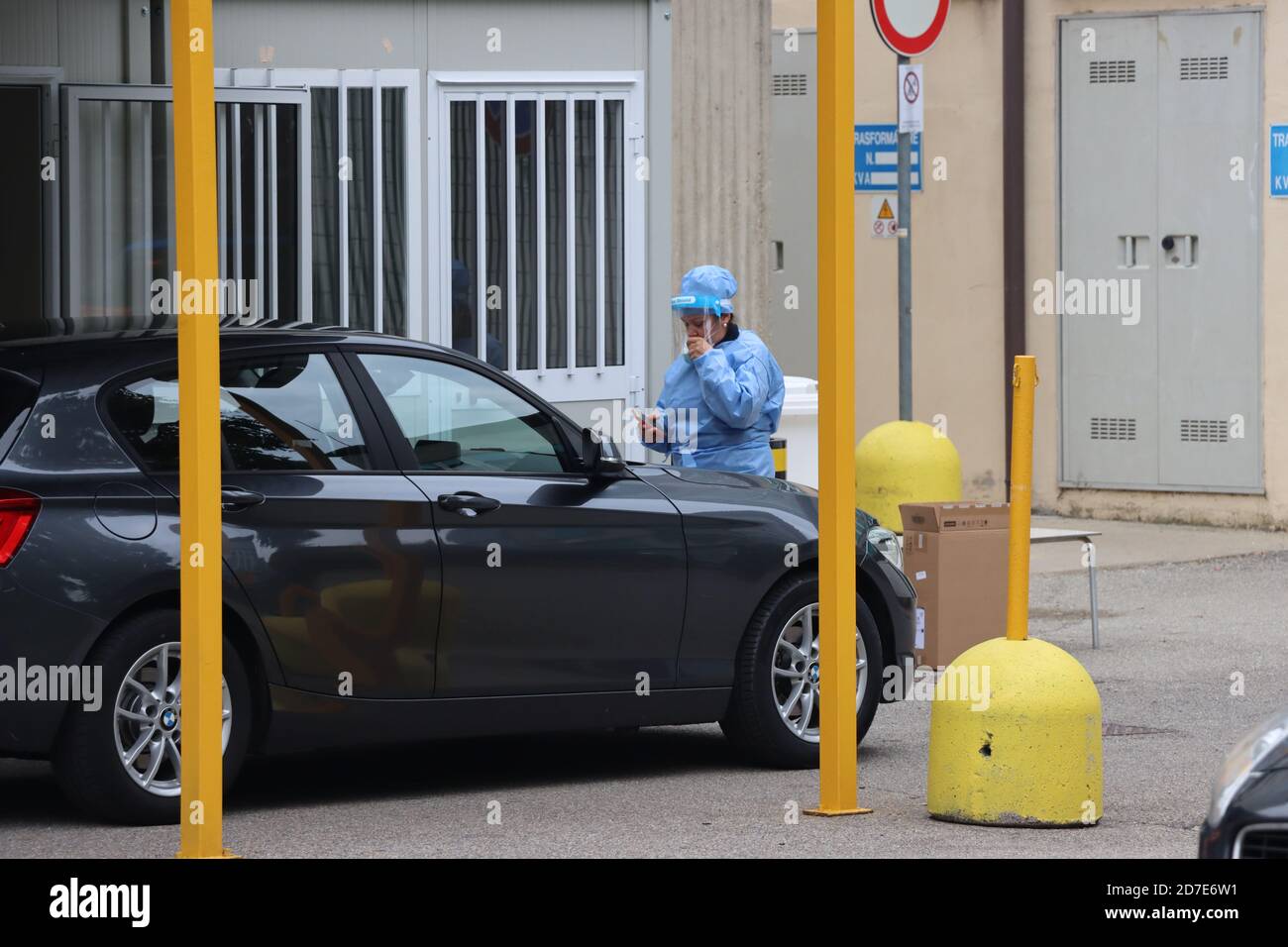Drive through lab hi-res stock photography and images - Alamy