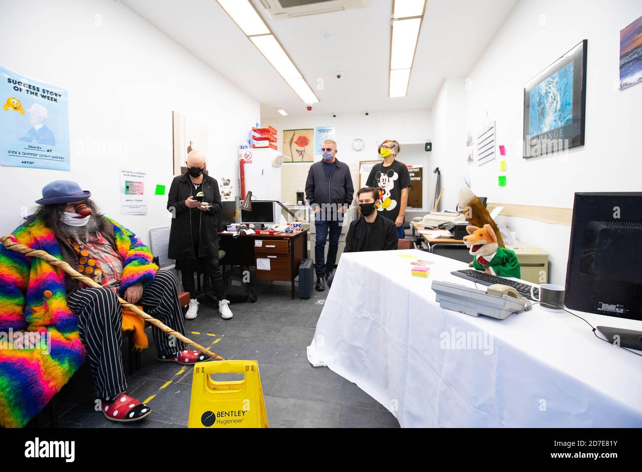 EDITORIAL USE ONLY (Left to right) Eek the Clown, Gail Porter, Suggs ...