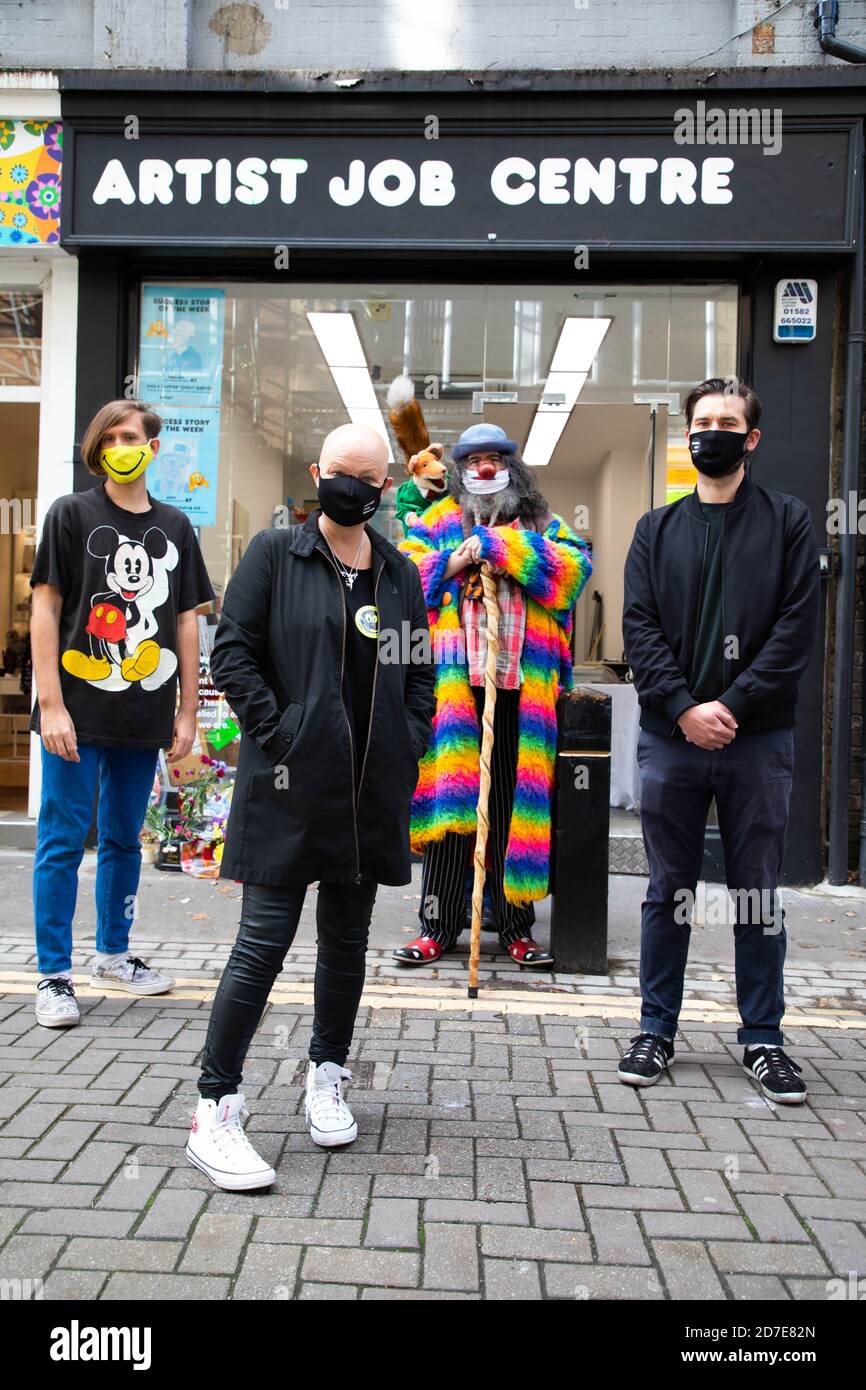 EDITORIAL USE ONLY (Left to right) Stuart Semple, Gail Porter, Basil ...