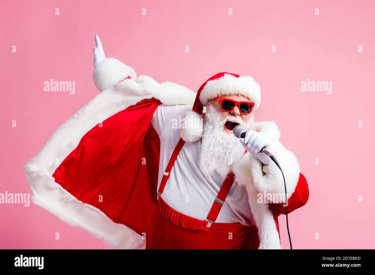 Celebrity santa hat hi-res stock photography and images - Alamy