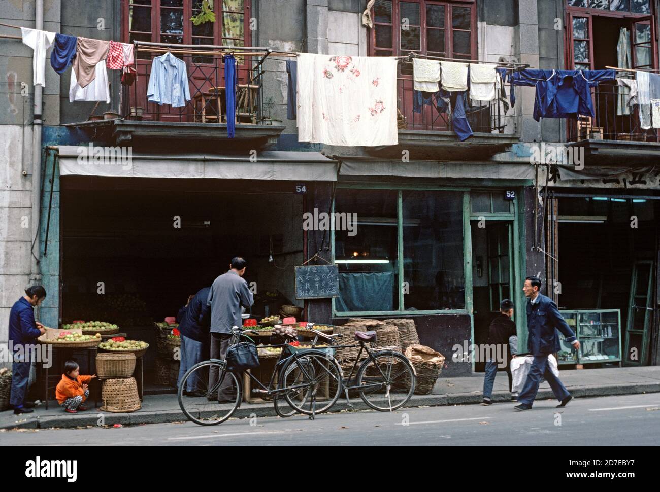 Shanghai china 1970s 70s hi-res stock photography and images - Alamy