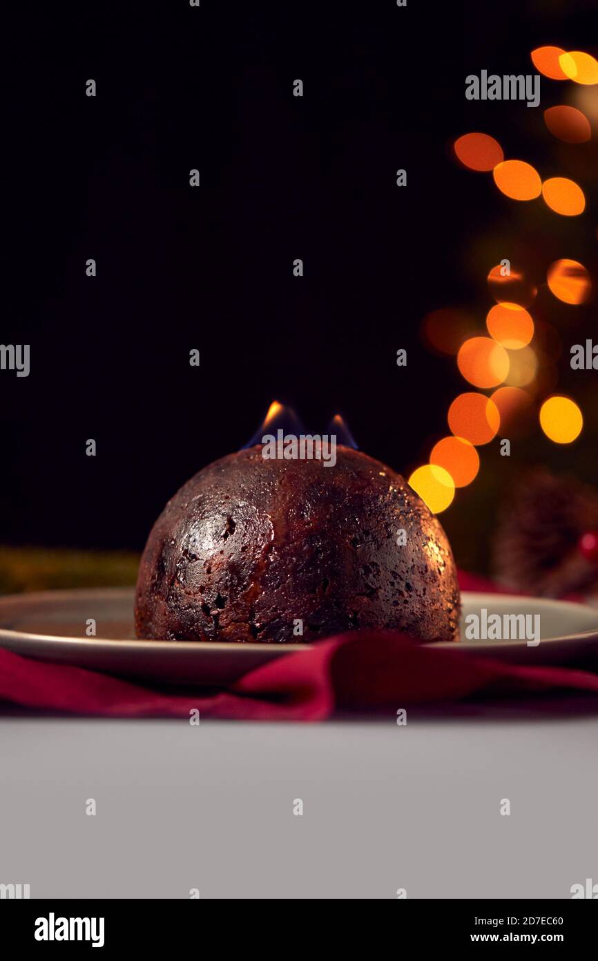 Lit christmas pudding hi-res stock photography and images - Alamy