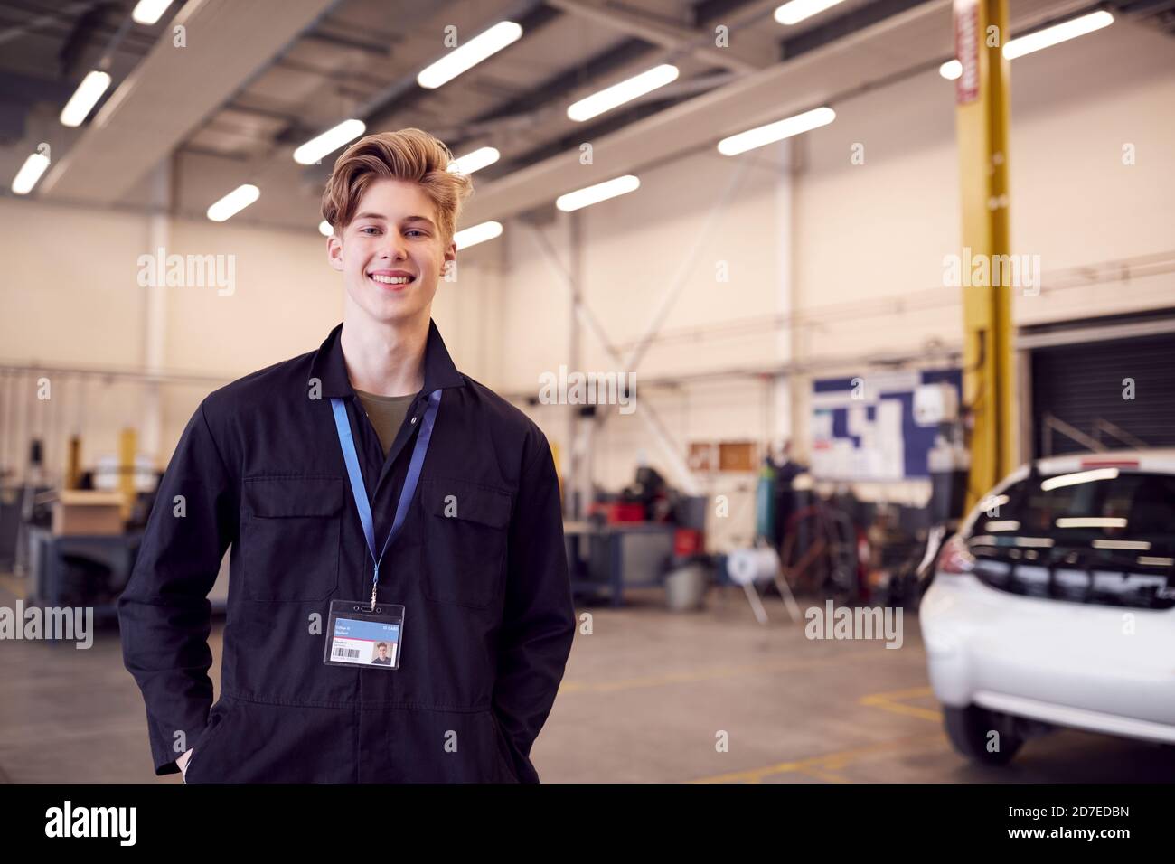 Teen mechanic hi-res stock photography and images - Alamy