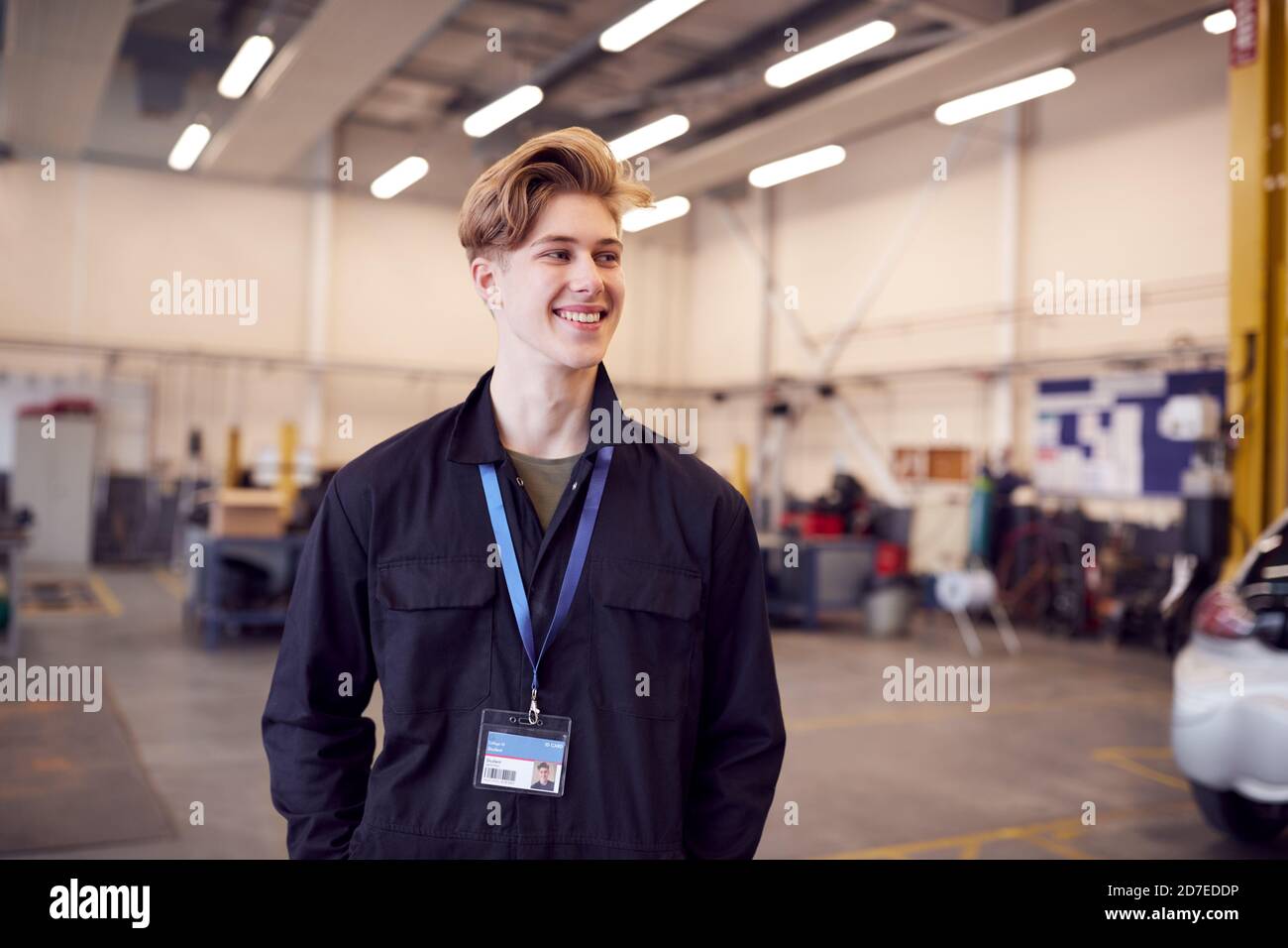 Teen mechanic hi-res stock photography and images - Alamy