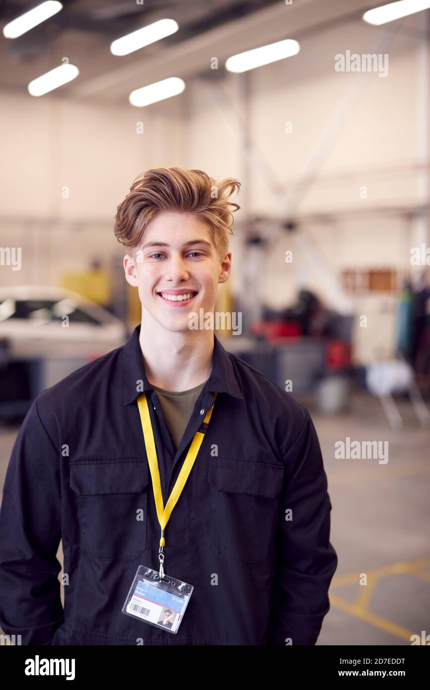 Teen mechanic hi-res stock photography and images - Alamy