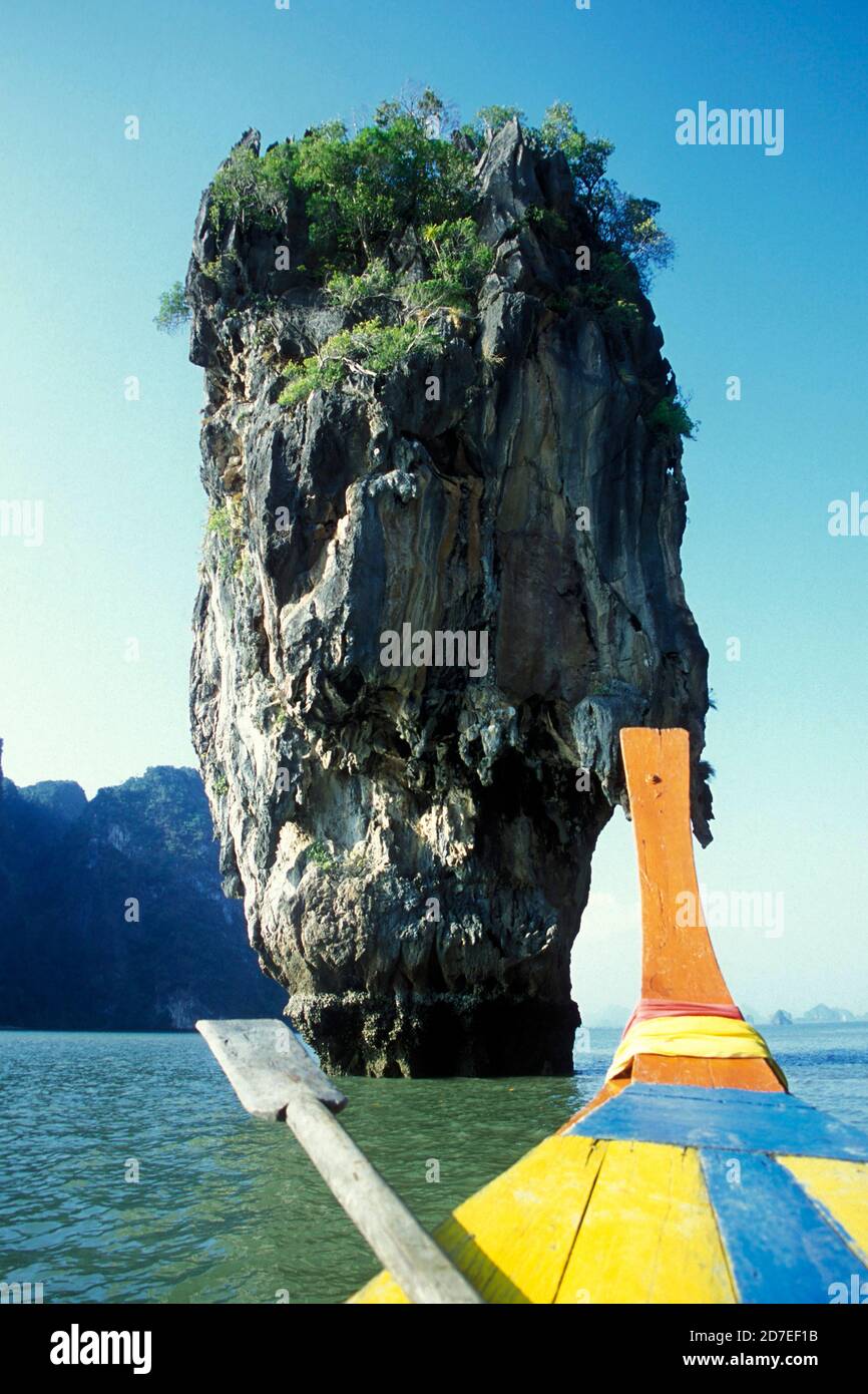 James bond rock hi-res stock photography and images - Alamy