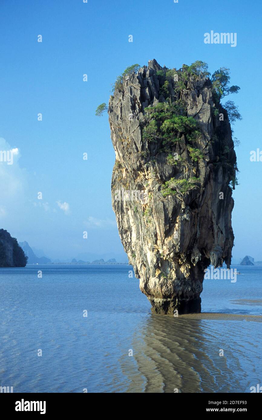 James bond rocks hi-res stock photography and images - Alamy