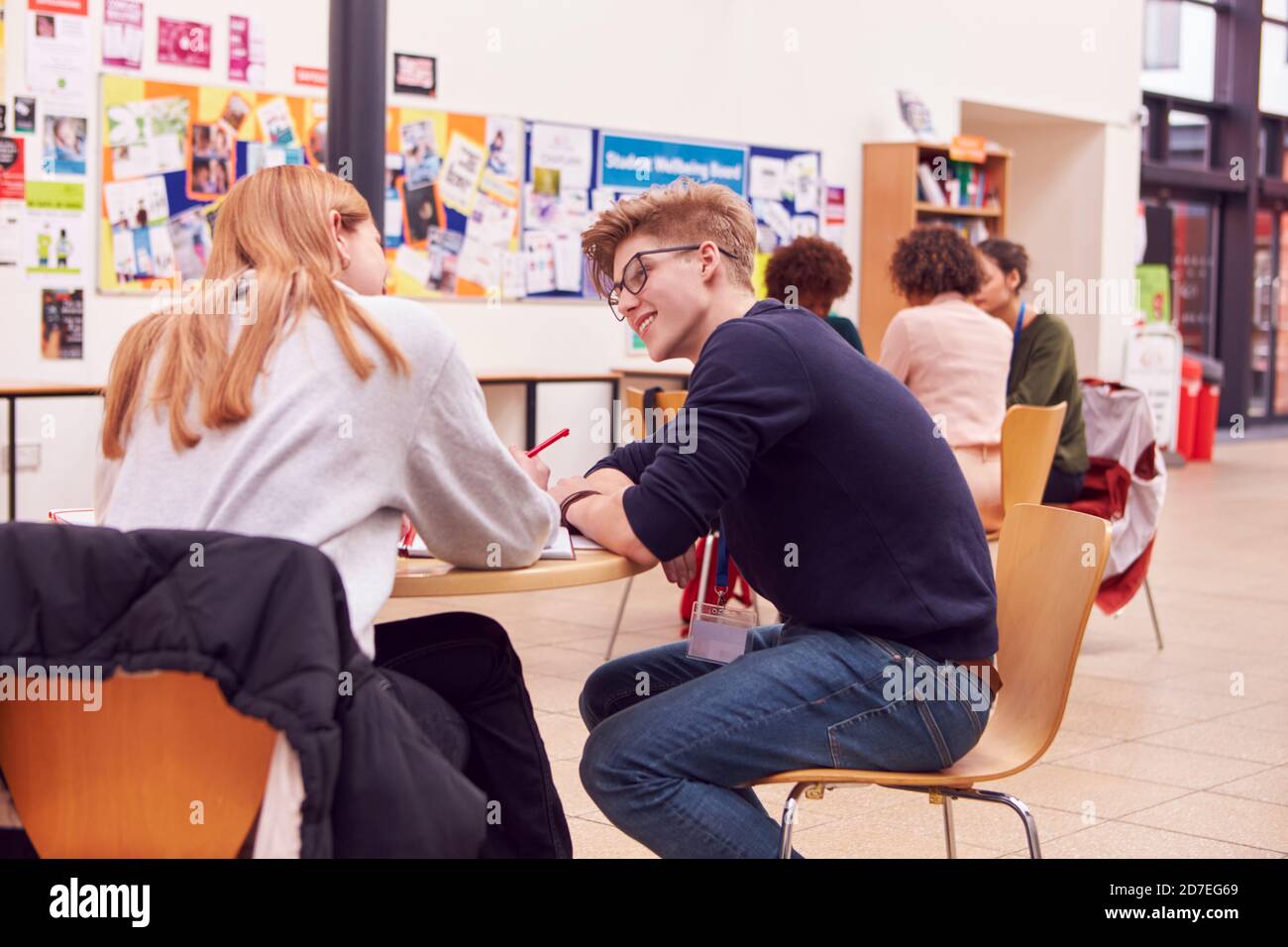College students campus cafeteria hi-res stock photography and images ...