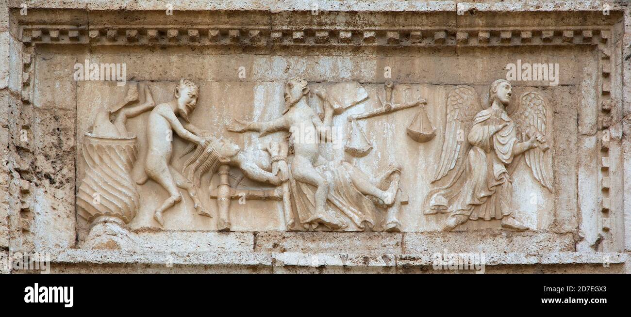 Sculpture of demons hi-res stock photography and images - Alamy