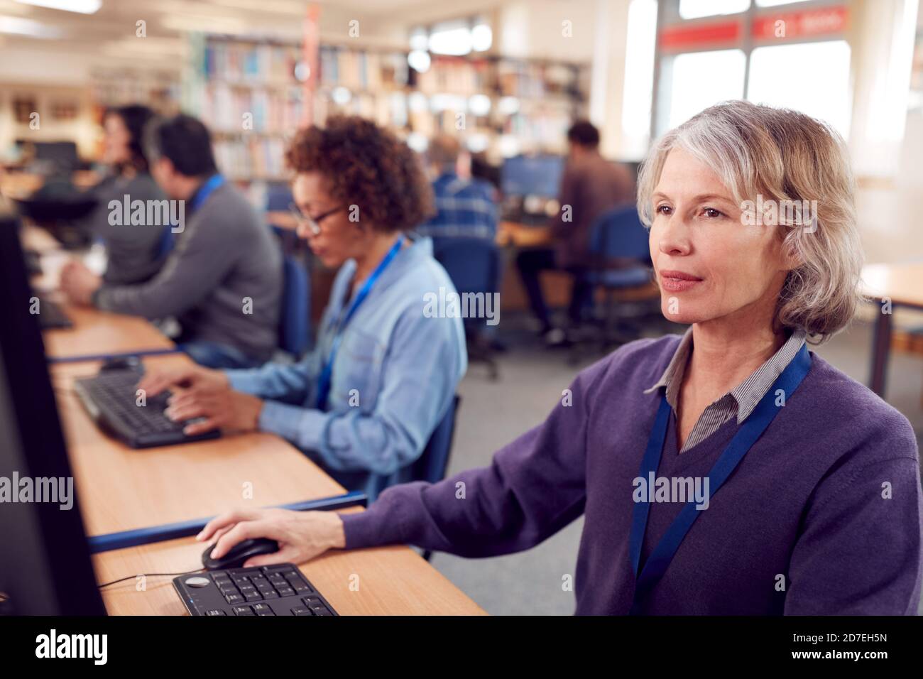 Mature women i t hi-res stock photography and images - Alamy