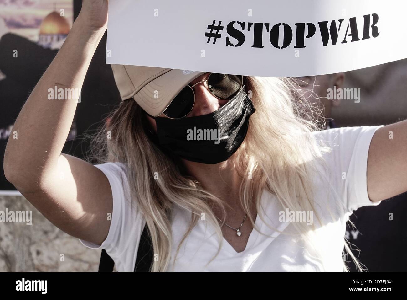 Hitler mask hi-res stock photography and images - Alamy