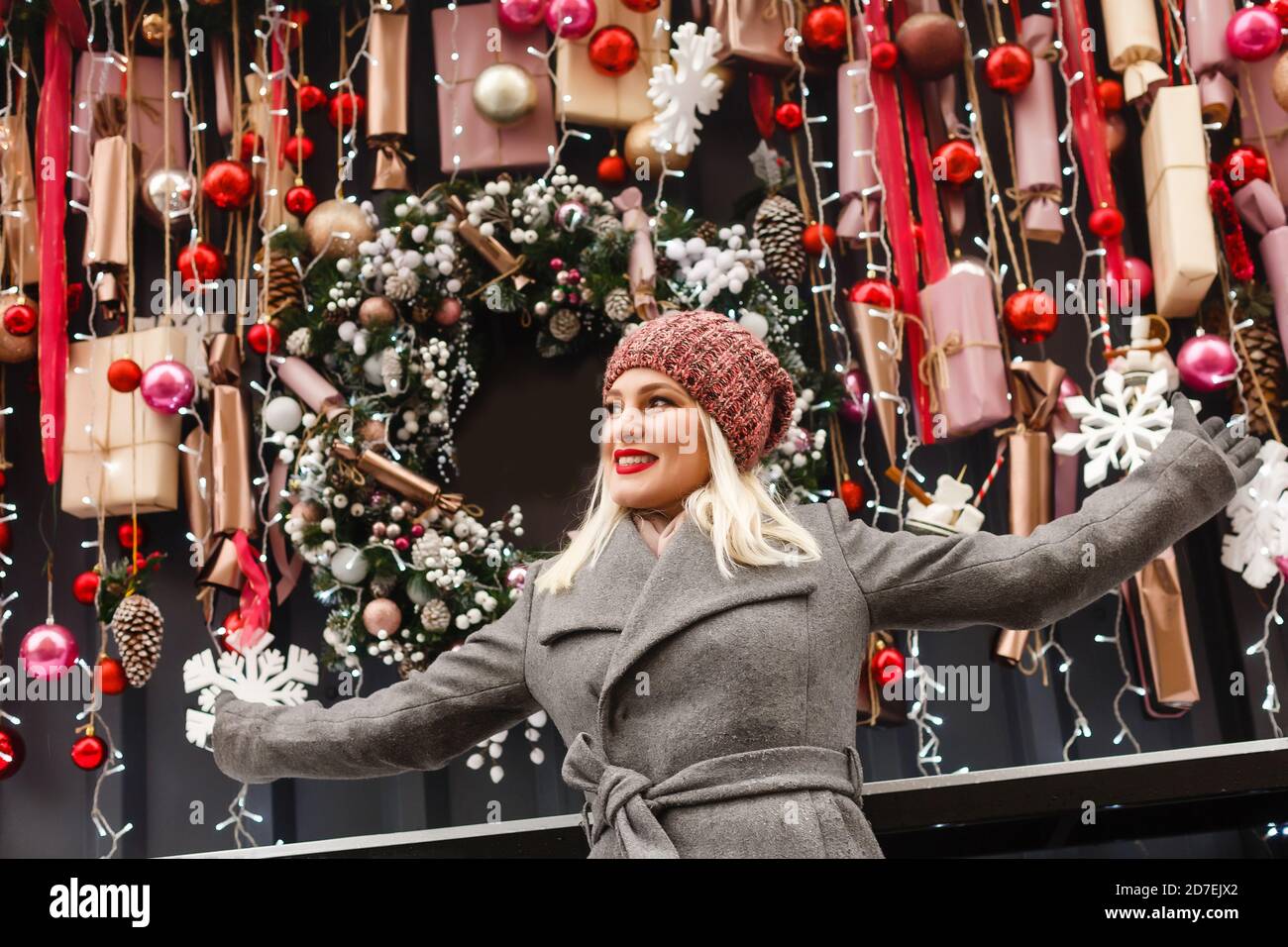 woman on street looking at shop windows decorated for Christmas Stock ...