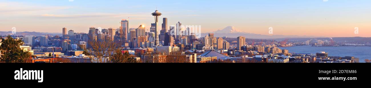 Seattle skyline mt rainier hi-res stock photography and images - Alamy