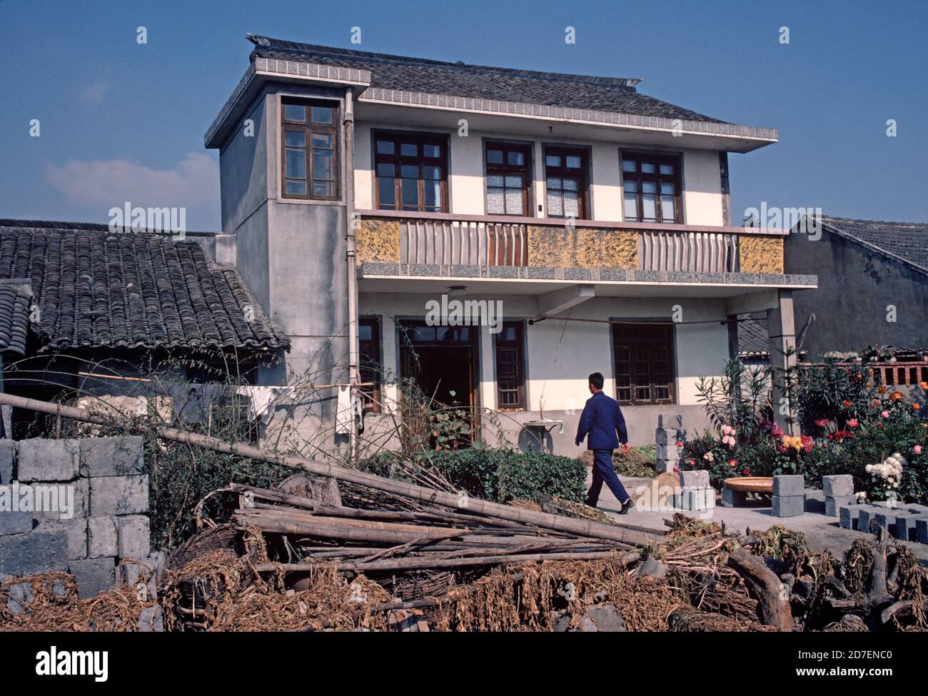 Shanghai china 1970s 70s hi-res stock photography and images - Alamy
